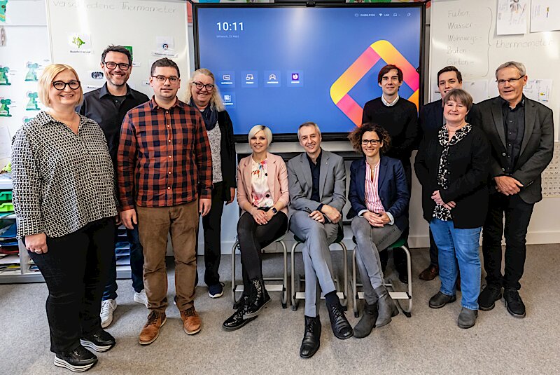 Neue digitale Tafeln an allen Grundschulen und der Mittelschule in der ...